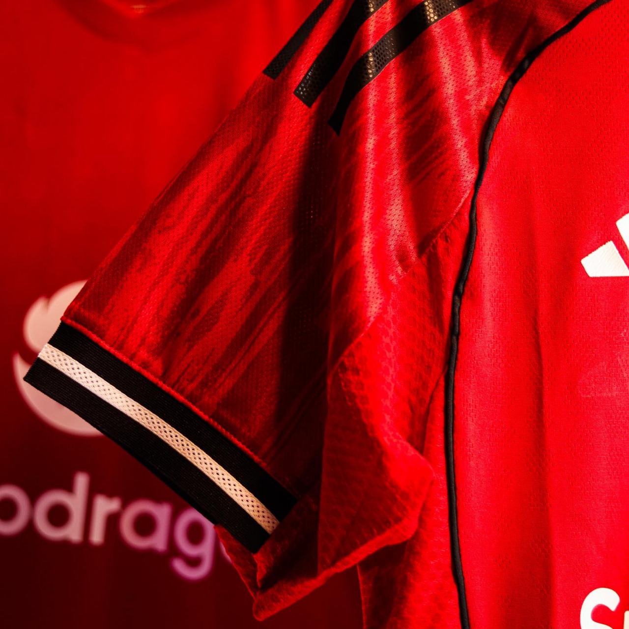 MAN U 2526 HOME PLAYER VERSION – Futhub BD